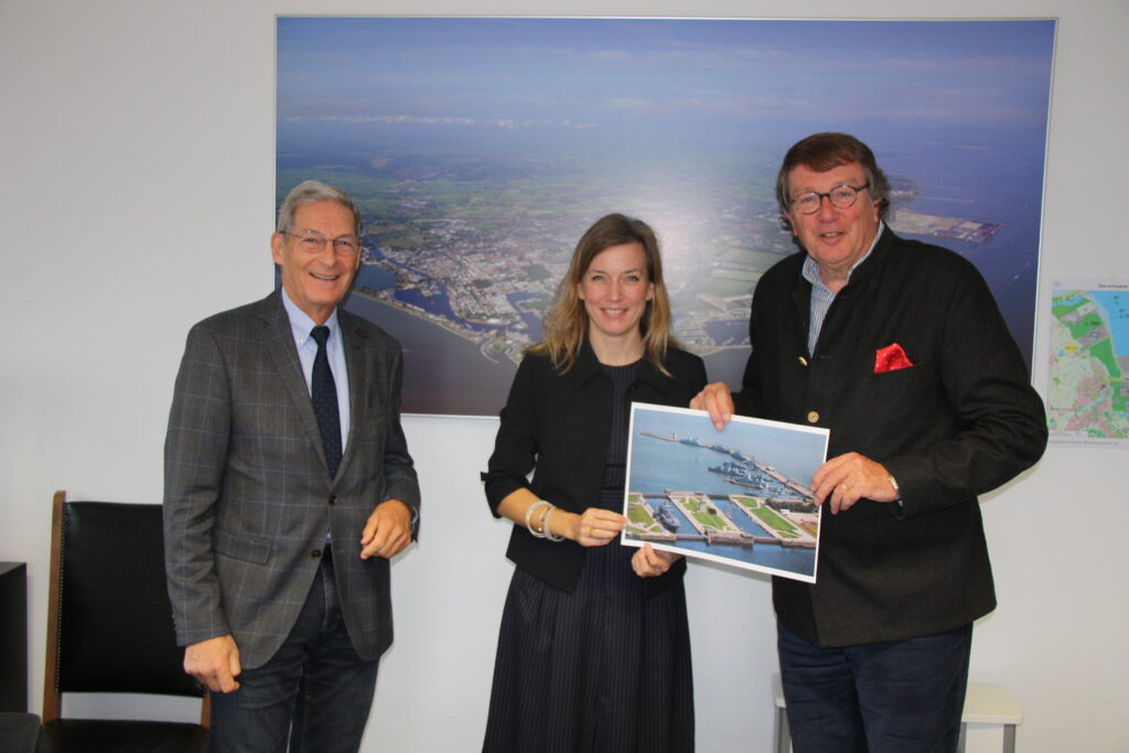 Seeschleuse Wilhelmshaven: Gespräch mit Staatssekretärin Siemtje Möller ...